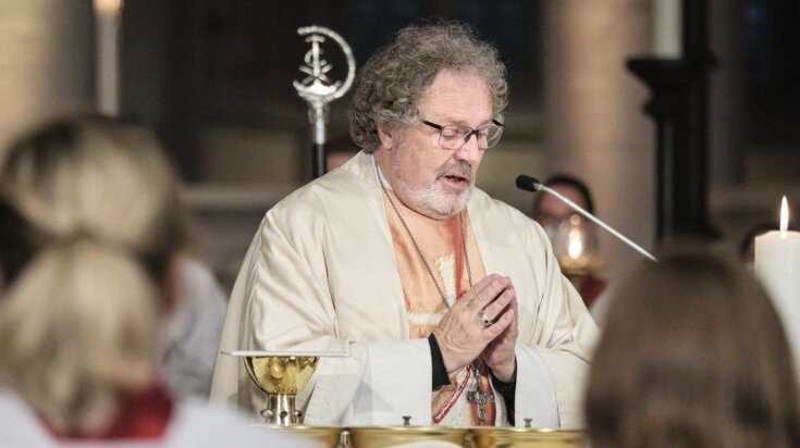 Weihbischof Steinhäuser im Pontifikalamt am Hochfest Mariä Himmelfahrt ...
