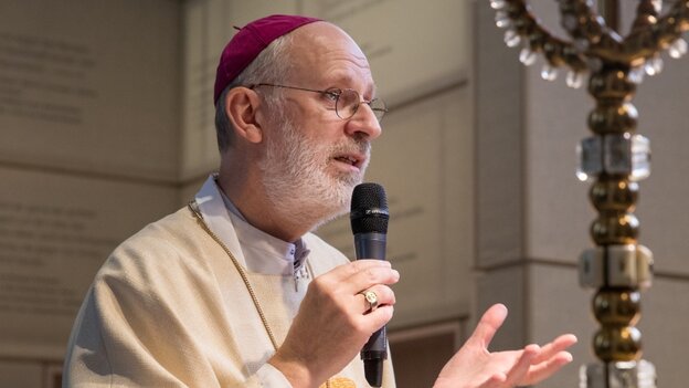 Weihbischof Puff im musikalischen Abendgebet an Weihnachten - DOMRADIO.DE