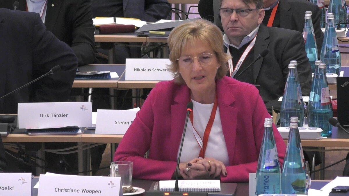 Medizinethikerin Christiane Woopen unterstützt "Umgang mit ...