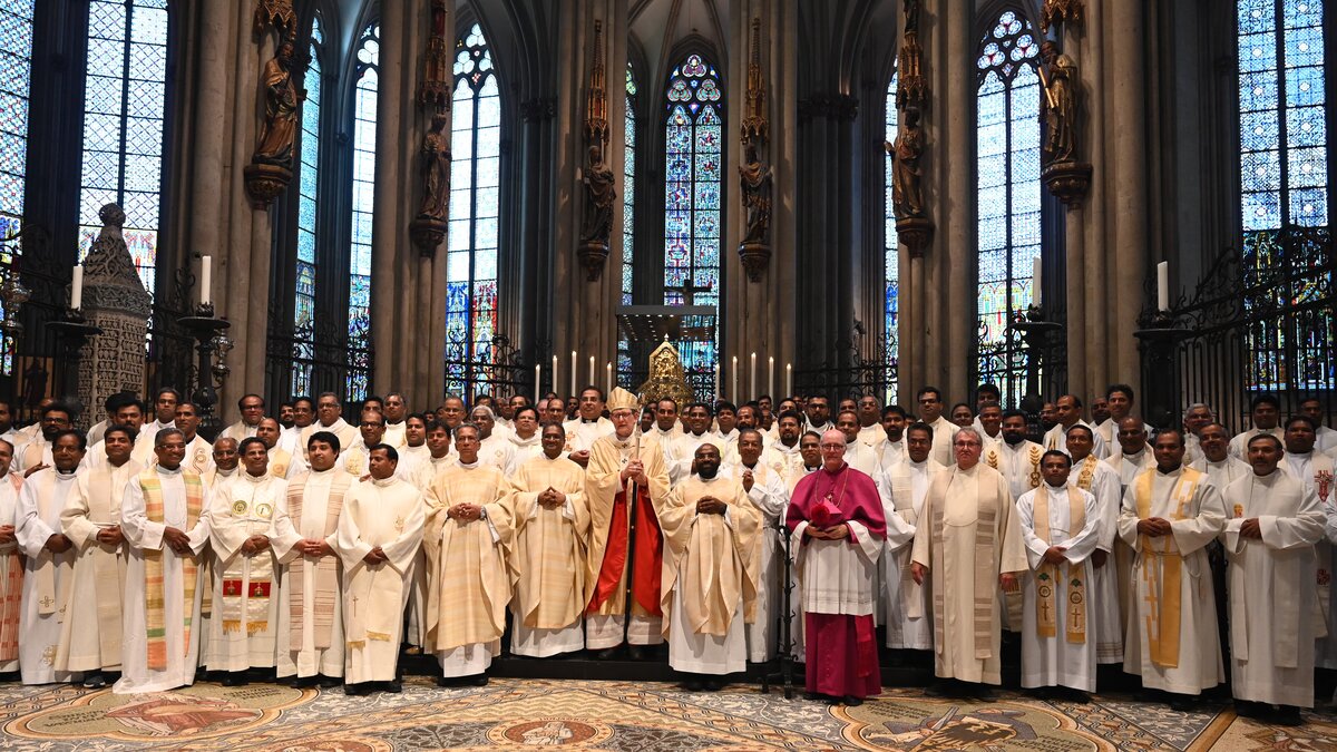 Pontifikalamt zur Heiligsprechung von Kuriakose Elias Chavara vor zehn ...