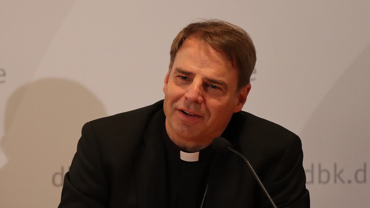 Bischof Stefan Oster über seine Erwartungen an die Weltsynode - DOMRADIO.DE
