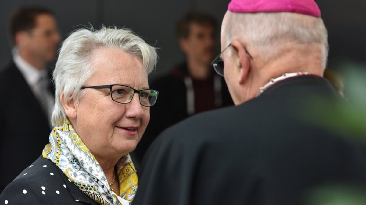 Ehemalige Vatikanbotschafterin würdigt Franziskus - DOMRADIO.DE