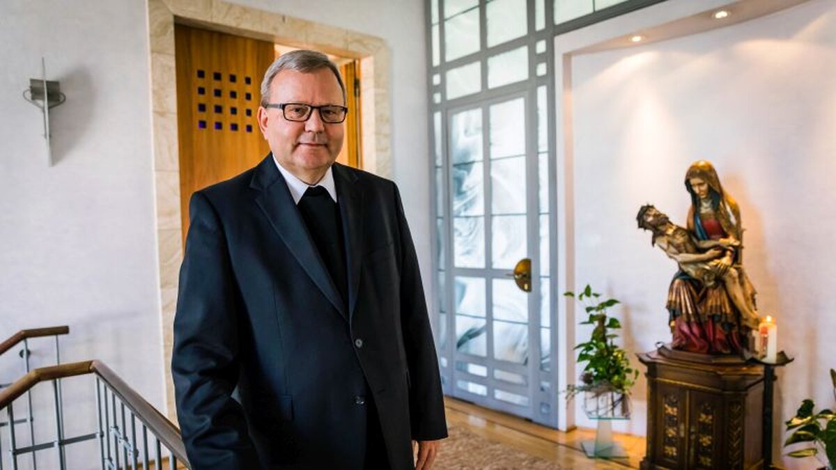 Betroffene zeigen Bischof Bode kirchenrechtlich an | DOMRADIO.DE