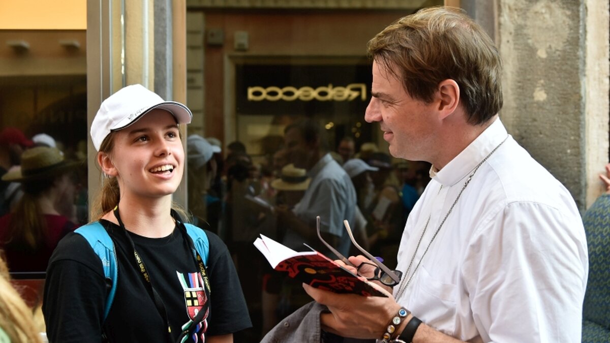 Neues Interviewbuch von Jugendbischof Stefan Oster - DOMRADIO.DE