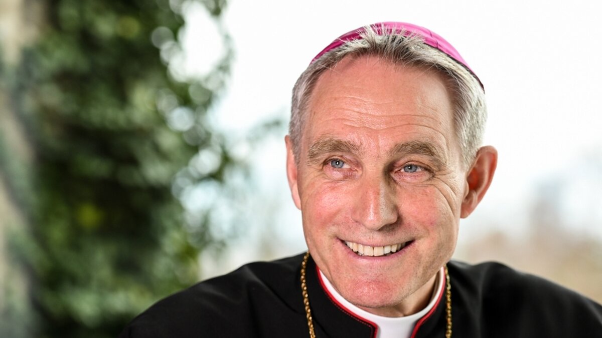 Erzbischof Gänswein präsentiert sein Buch über Benedikt XVI. - DOMRADIO.DE