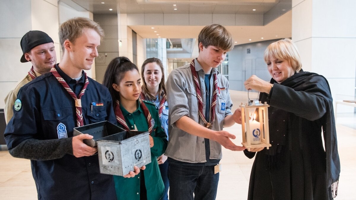 Friedenslicht aus Bethlehem ist im Bundestag fast erloschen | DOMRADIO.DE