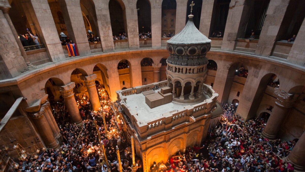 Seit 1.200 Jahren feiern Christen zu Ostern das Feuerwunder - DOMRADIO.DE