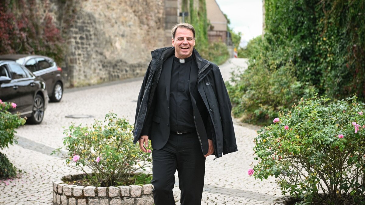 Bischof Oster erzählt einen Weihnachtswitz | DOMRADIO.DE