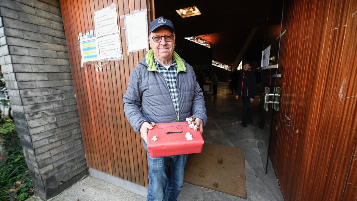 Ex-Kirche wird Hilfszentrum für Opfer von Flut und Krieg | DOMRADIO.DE