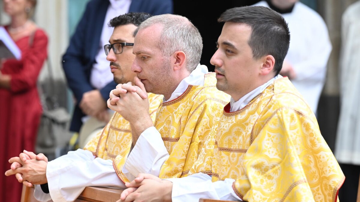 Johannes Schulte-Eickhoff wird in Köln zum Priester geweiht - DOMRADIO.DE