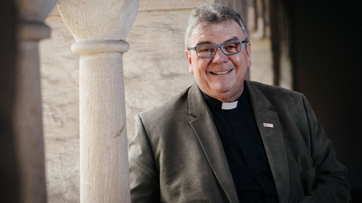 Ein Interview mit Monsignore Georg Austen (Generalsekretär und ...