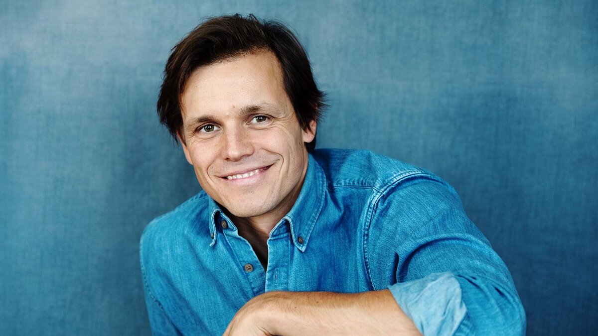 Schauspieler Hartwig liest Dostojewski-Klassiker in Kirche - DOMRADIO.DE