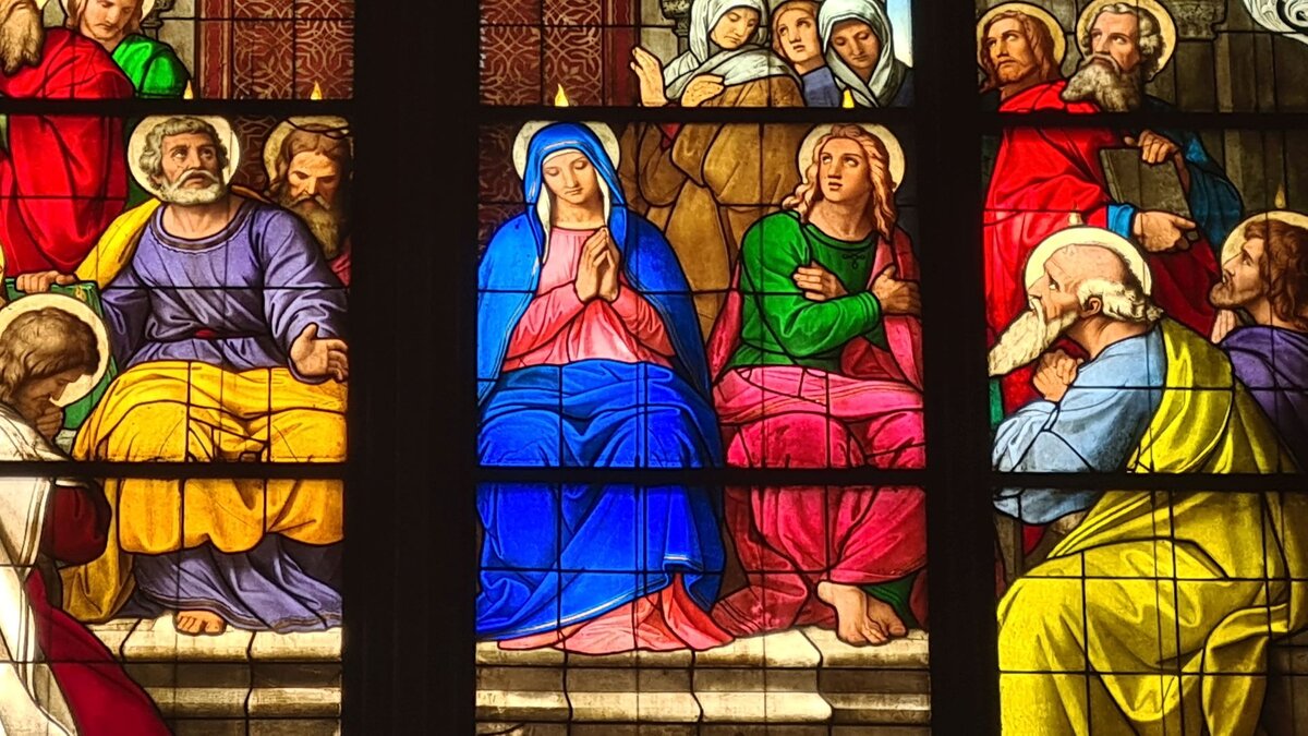 Flammenzungen sind neben der Taube das Symbol für Pfingsten - DOMRADIO.DE