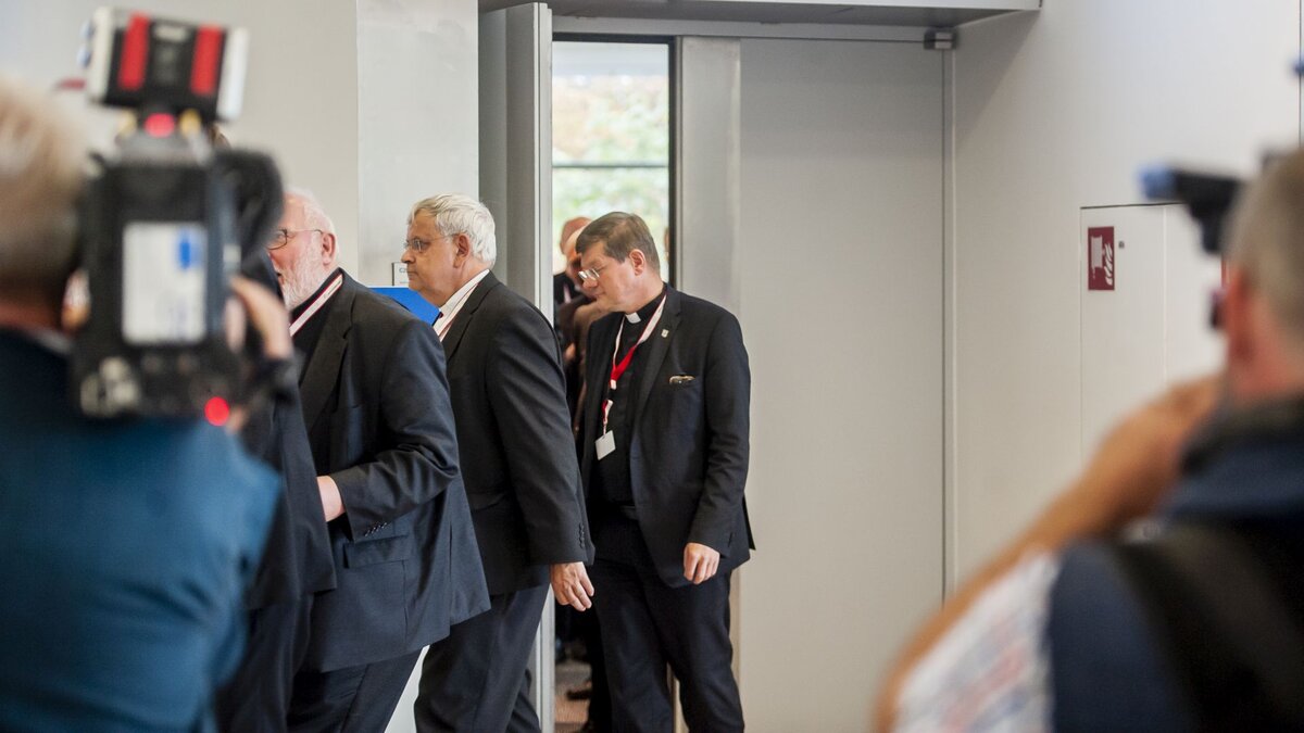 Ein Interview mit Weihbischof Schepers (Weihbischof im Bistum Essen ...