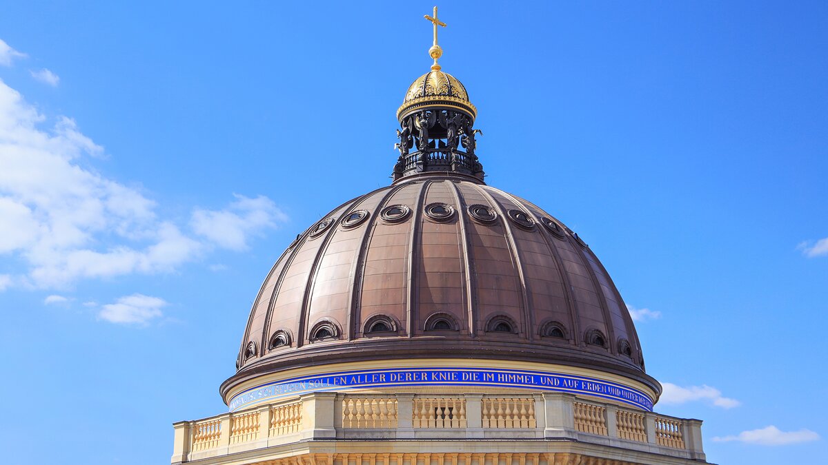 Propheten-Statuen kommen an die Kuppel des Humboldt-Forums - DOMRADIO.DE