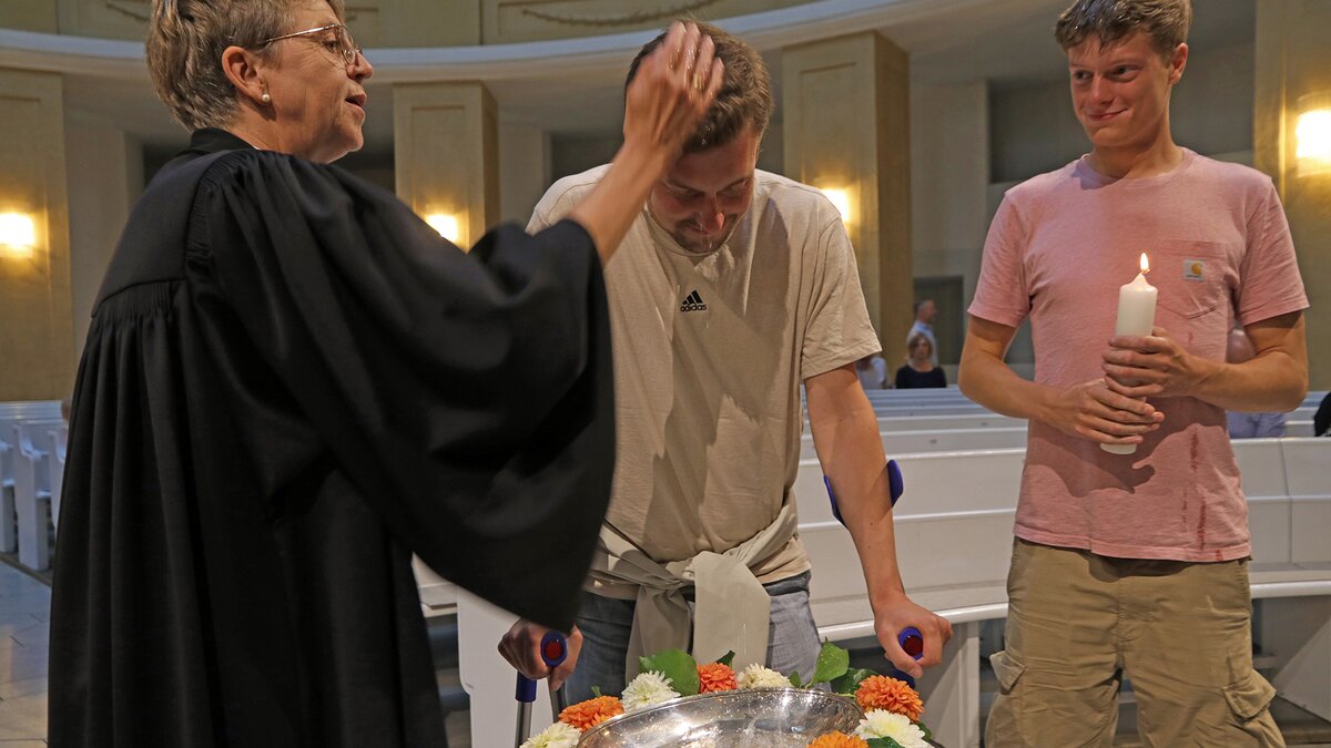 Pop-up-Taufe an Ostern in Berlin - DOMRADIO.DE