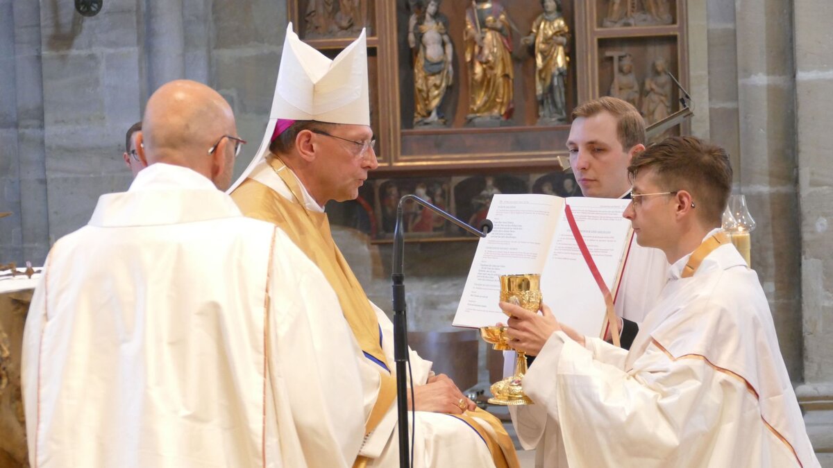 Christopher Helbig wird Priester in Zeiten der Kirchenkrise | DOMRADIO.DE