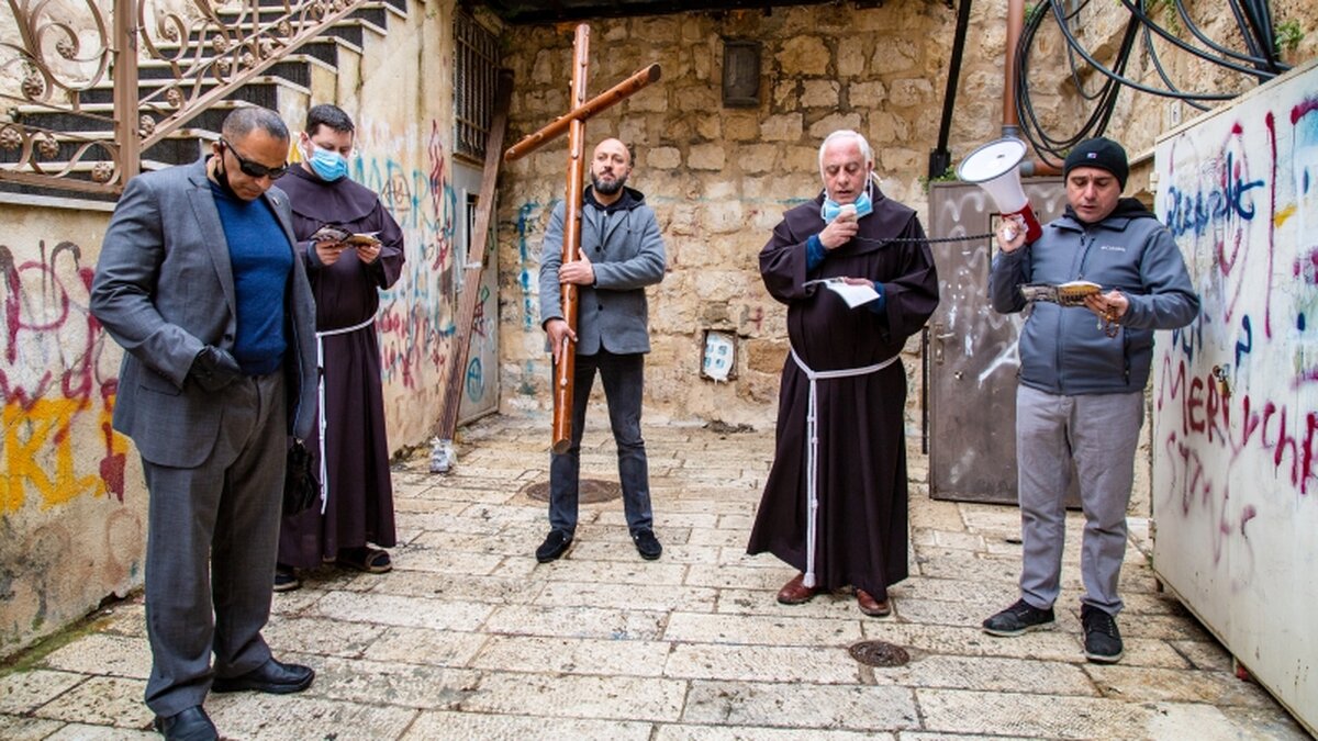 Christen gedenken am Karfreitag des Leidens Jesu - DOMRADIO.DE