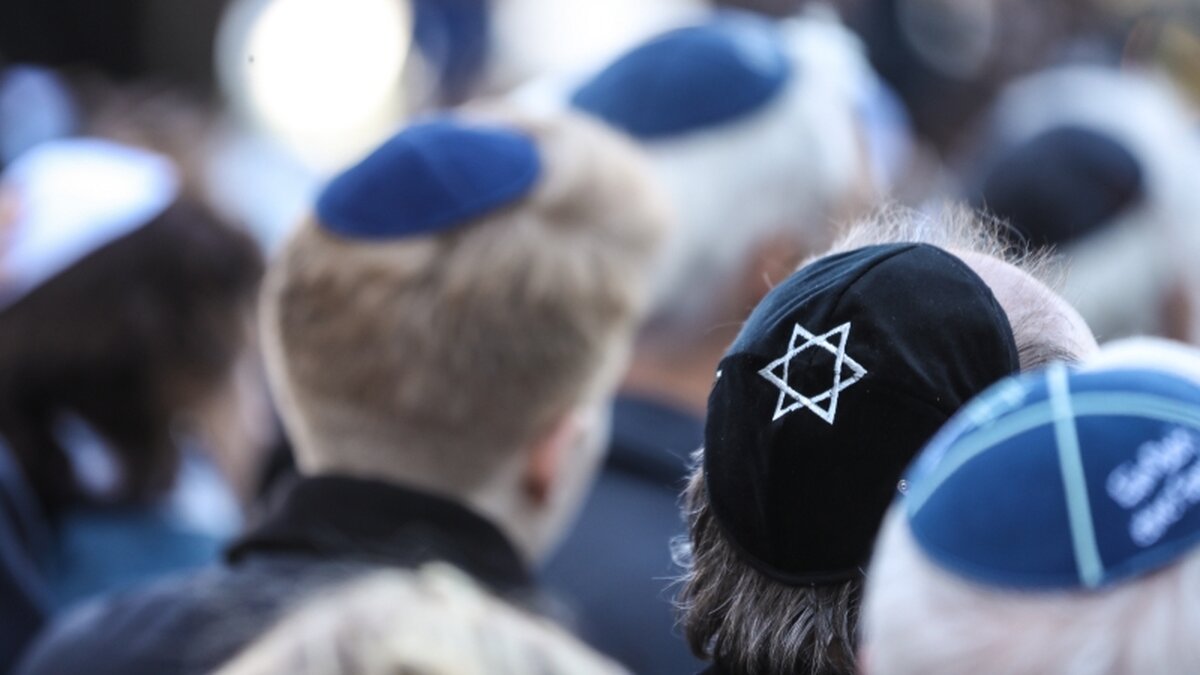 Vier Rabbiner und ein Kantor in Berlin ordiniert | DOMRADIO.DE