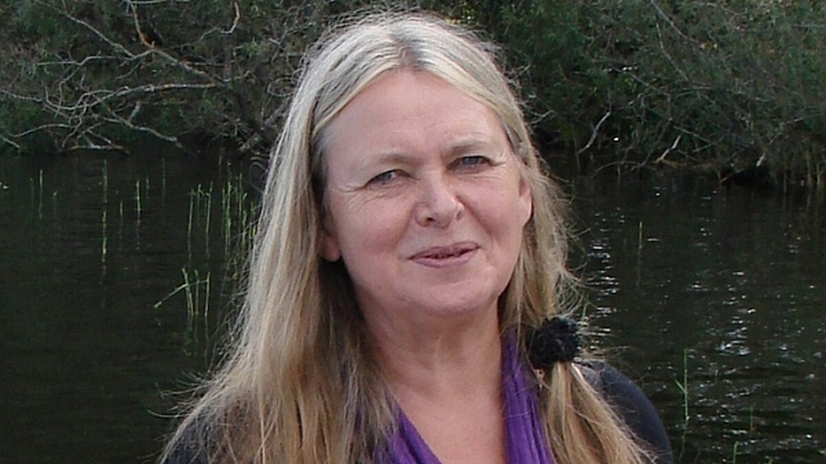 Elisabeth Stark-Reding – "Gestern – Heute – Feuerrot" | DOMRADIO.DE