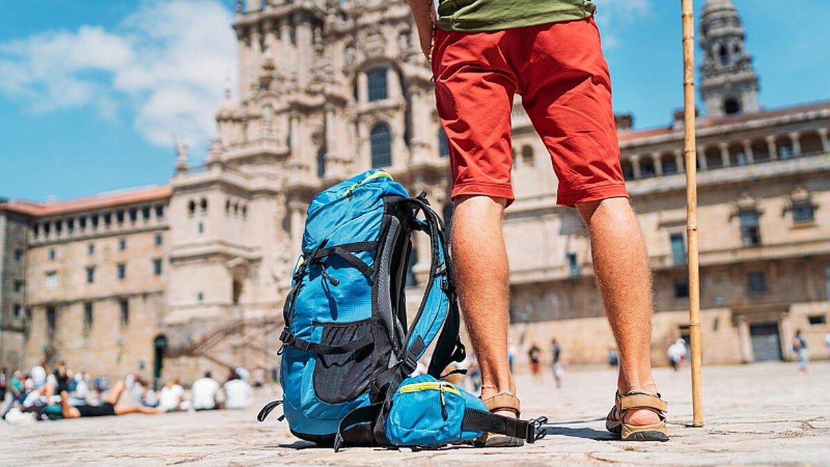 Pilger-Expertin erklärt Pilgern und Wandern | DOMRADIO.DE