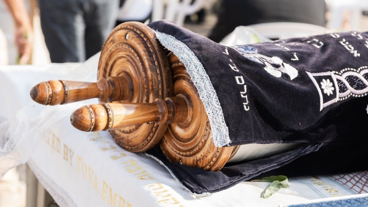 Was es mit jüdischen Thora-Rollen auf sich hat - DOMRADIO.DE