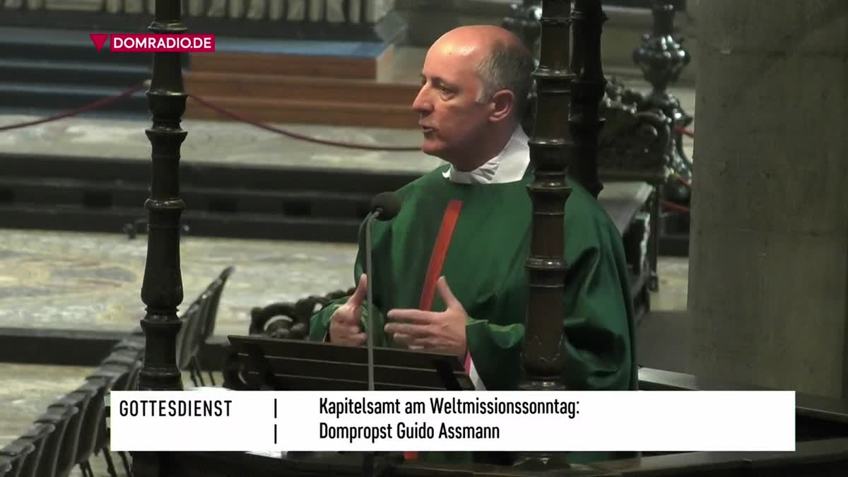 Dompropst Guido Assmann im Pontifikalamt am achtundzwanzigsten Sonntag ...